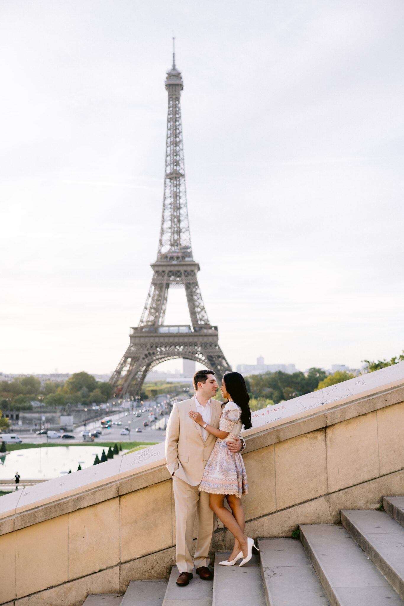 Plan a perfect engagement and pre-wedding session in Paris